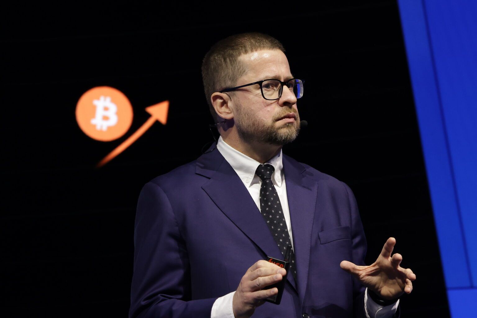 Czech Central Bank Chief Backs Bitcoin As 1% Investment